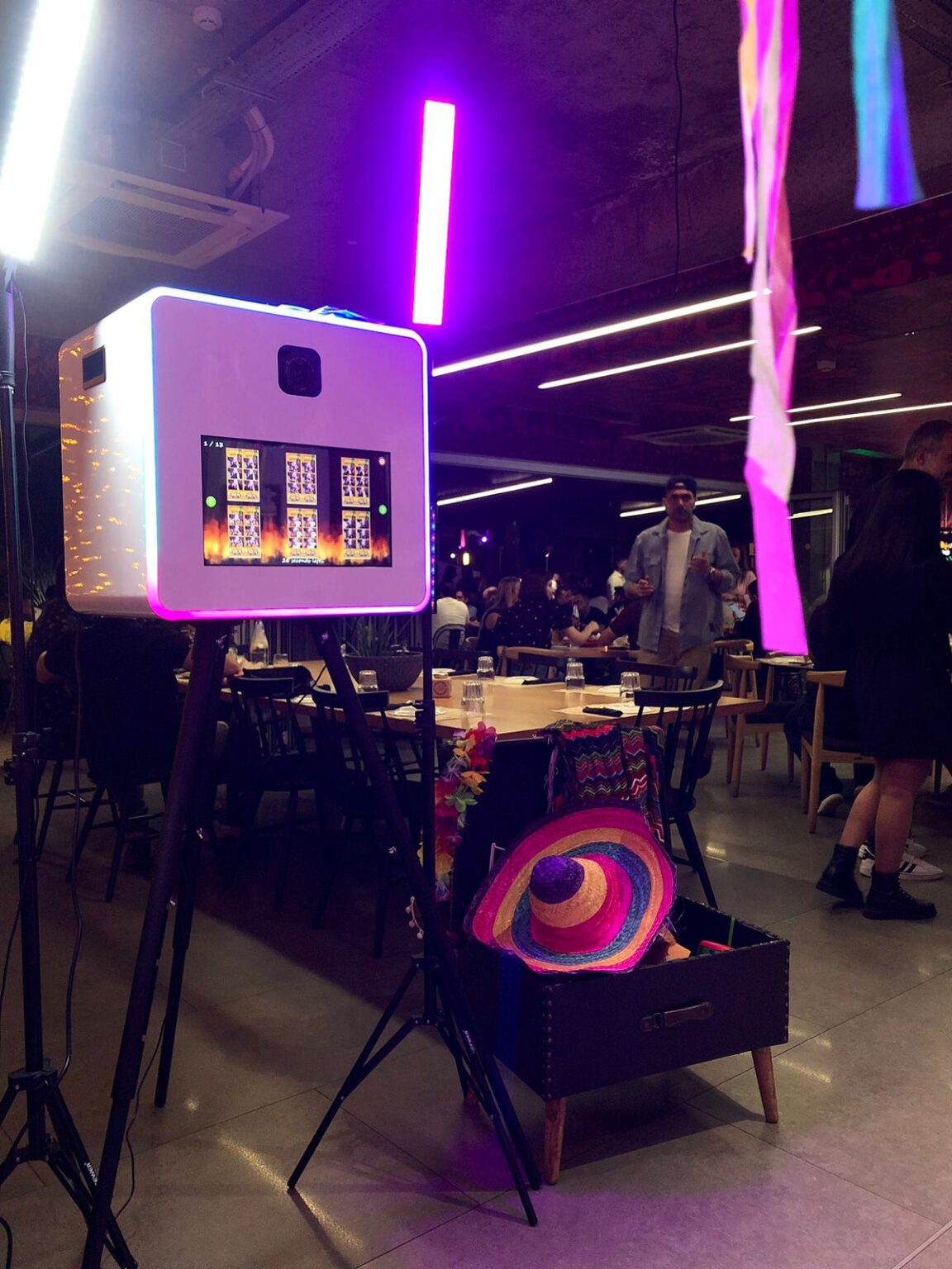 RETRO PHOTOBOOTH - Oh Snap Photobooth Cyprus