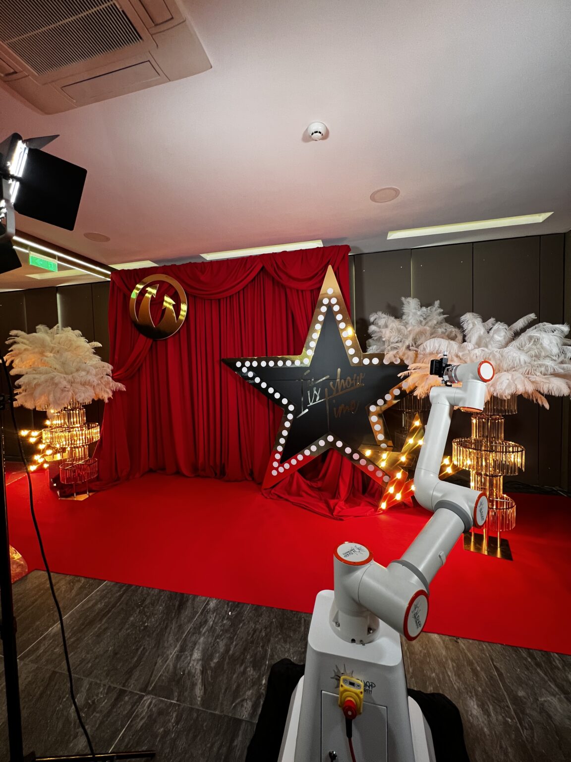 Glambot Robotic Arm - Oh Snap Photobooth Cyprus